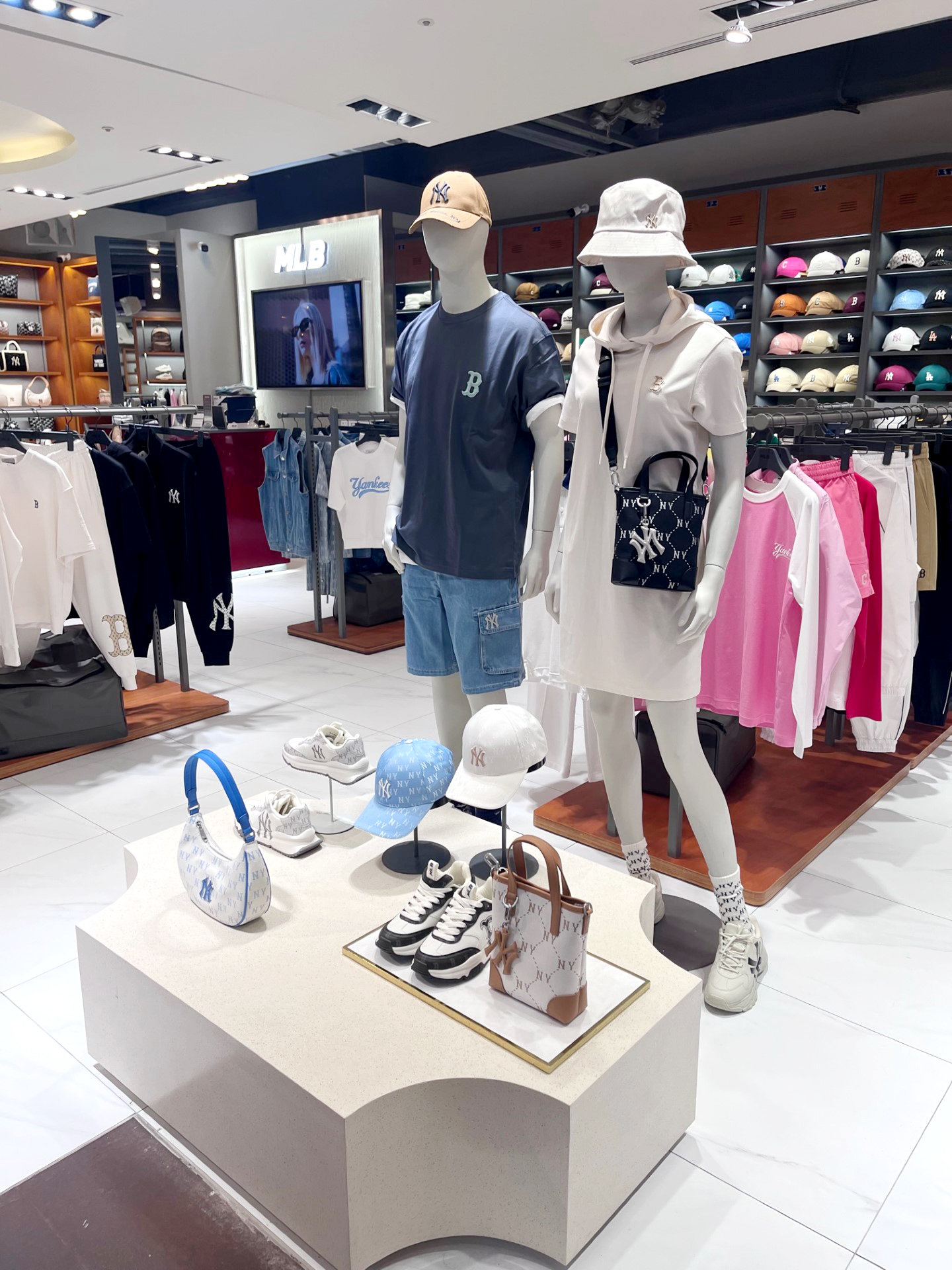 24春夏最新~人台穿搭分享! | MLB Korea TW