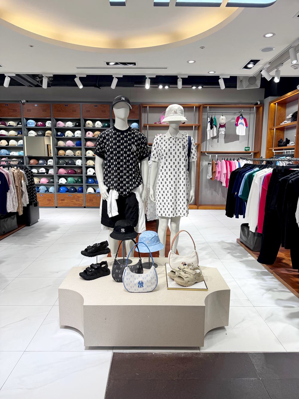 人台穿搭🧑‍🤝‍🧑MLBX都會感風格 | MLB Korea TW