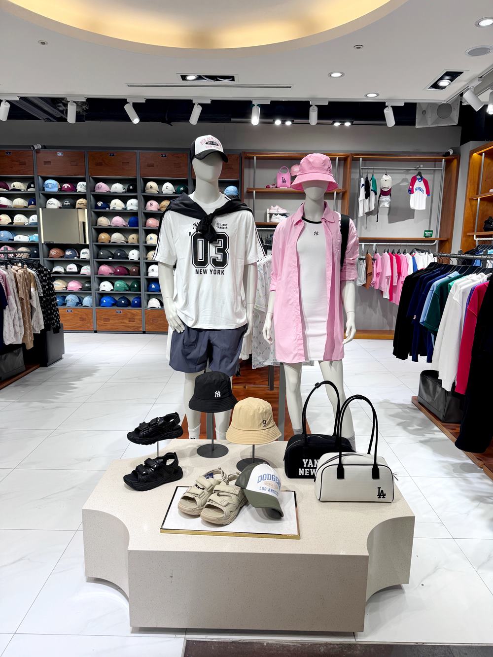 人台穿搭🧑‍🤝‍🧑MLBX都會感風格 | MLB Korea TW